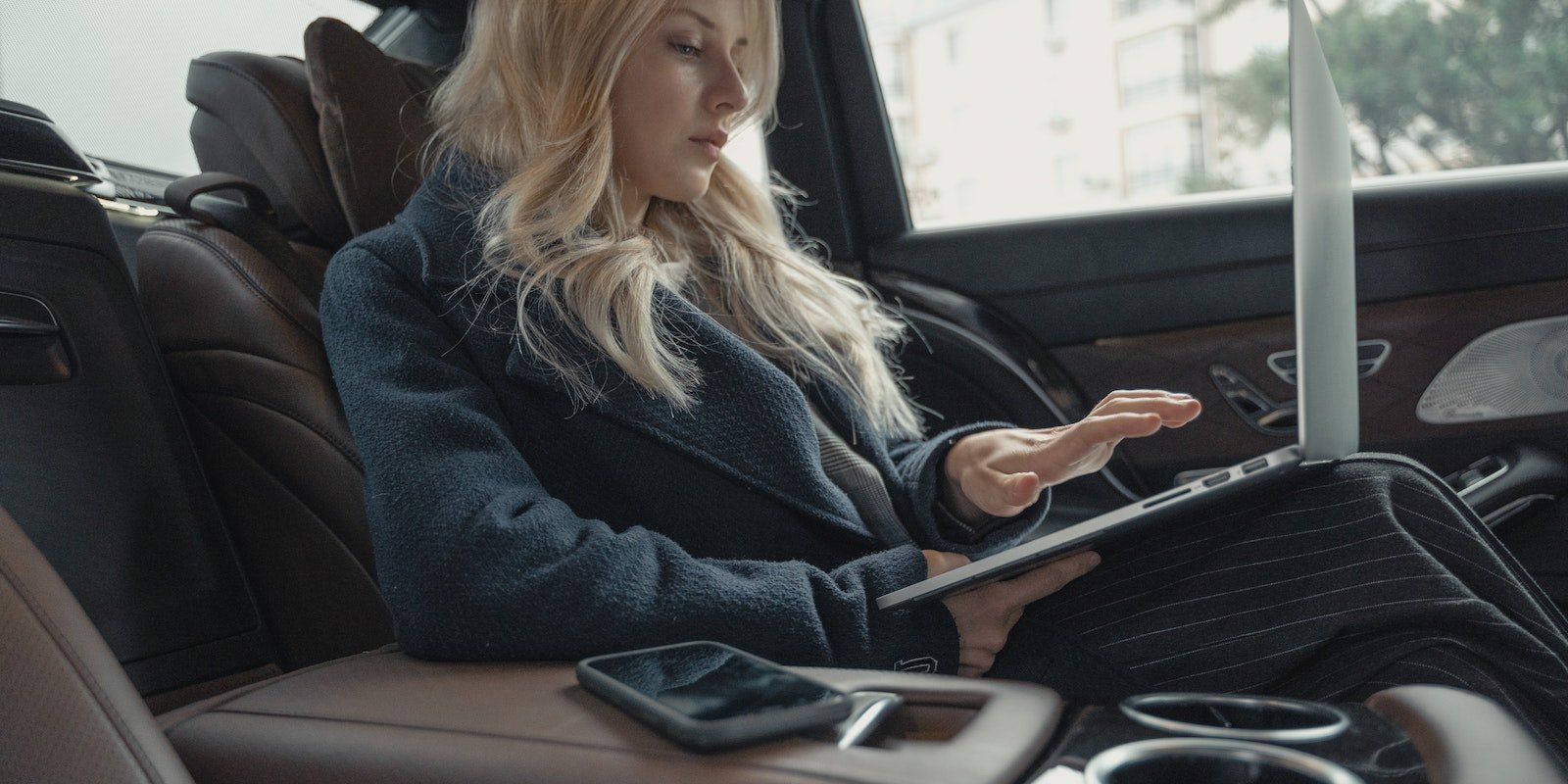 10 Reasons to Hire Driver for Business Transportation Needs